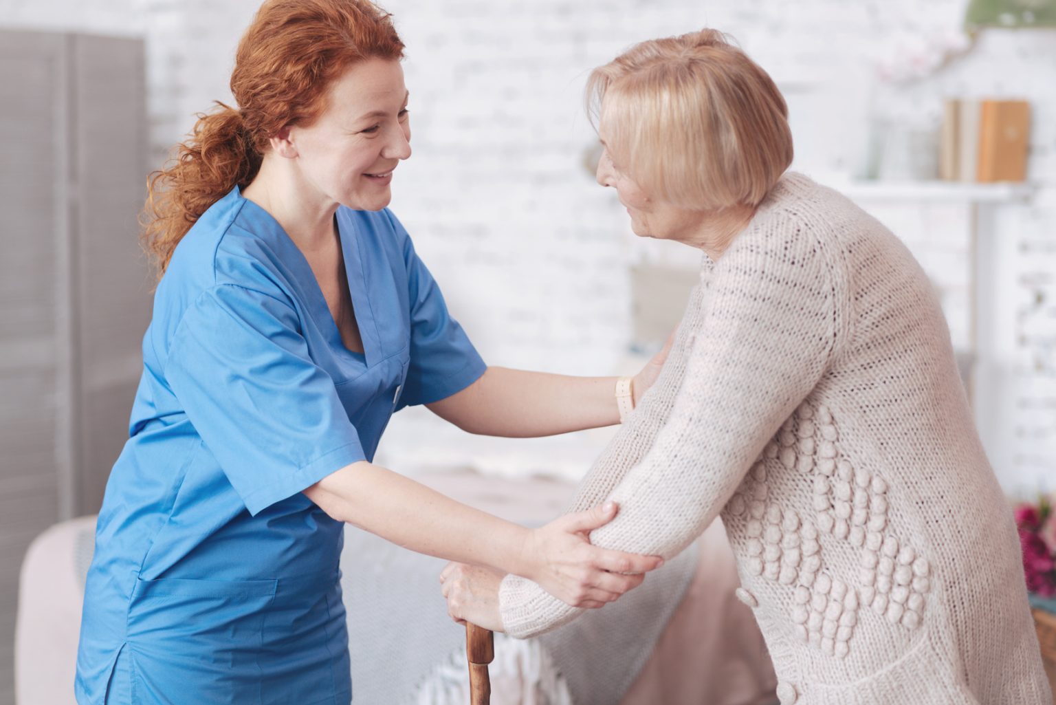 Differences Between HHA’s and CNA’s | Assisting Hands